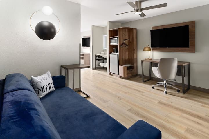 La Quinta Memphis I-240 | King Deluxe | Sofa Bed - Memphis, TN