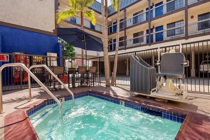 Clean, Comfortable And Stylish La Getaway - Los Angeles, CA