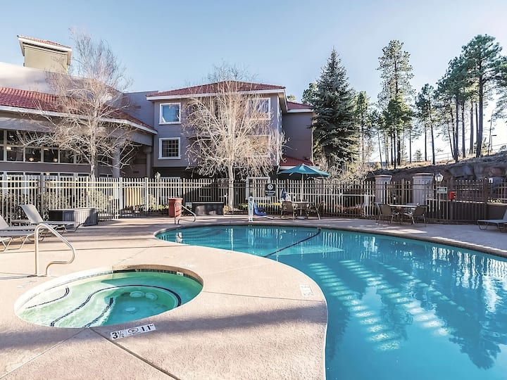 1 King Bed, Flagstaff Escape, Hot Tub, Pool - Flagstaff, AZ