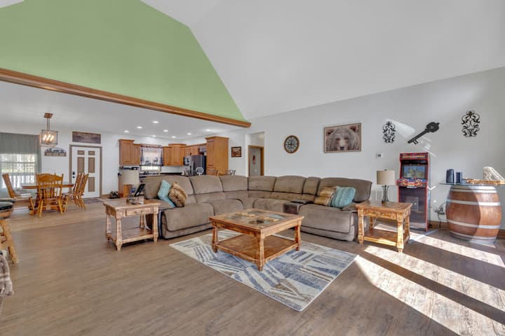 Whiskey Cove: Lakefront, 2 Fireplaces, 2 Firepits - White Pine, TN
