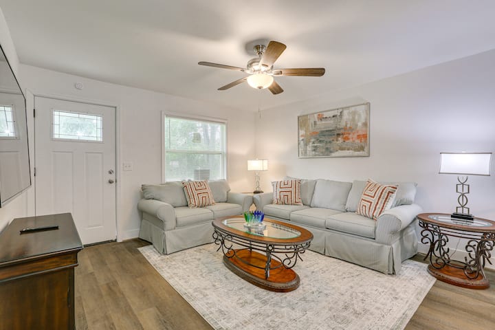 Pet-friendly Duplex W/ Large Yard In Fort Myers! - Fort Myers, FL