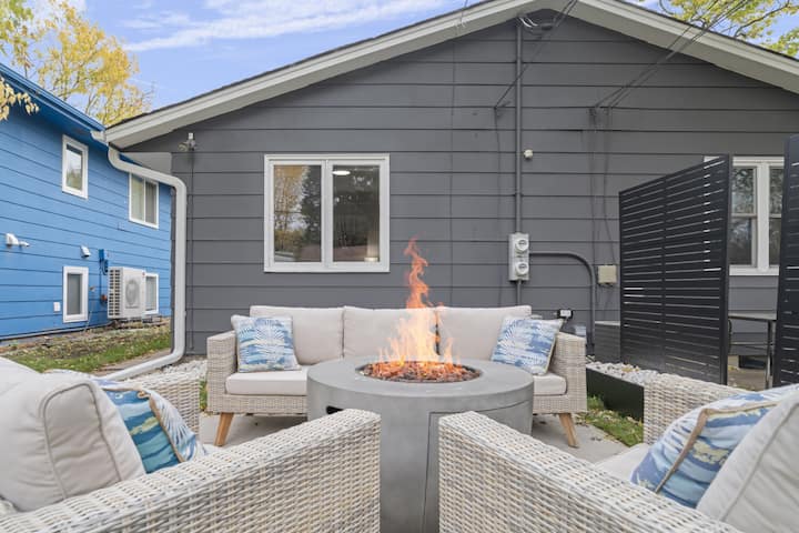 Stylish Duplex W/ Wi-fi, Kitchen & Blackout Shades - Minneapolis−Saint Paul Airport (MSP)