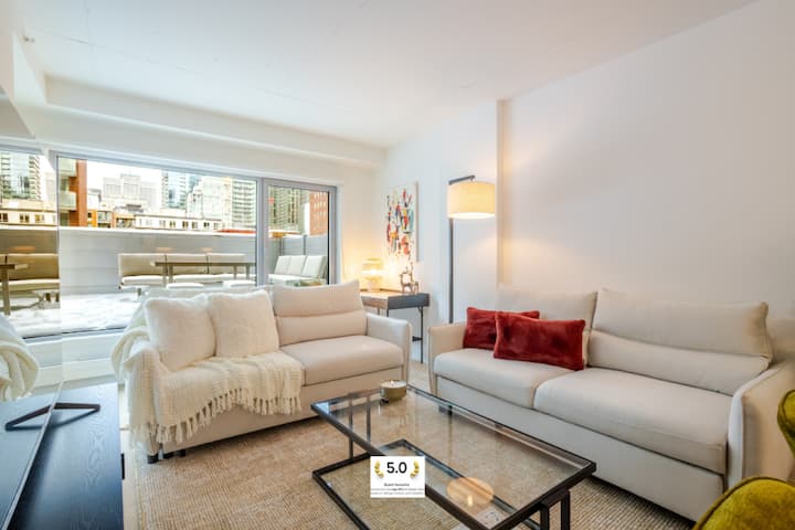 Downtown Elegance | Panoramic Views + Parking - Lasalle