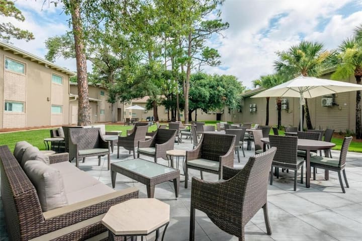 Lovely Room For Exploring Jekyll’s Best Spots - Jekyll Island, GA