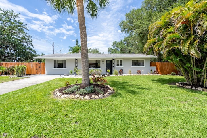 White Sands Villa | Private Pool & Hot Tub! - Sarasota
