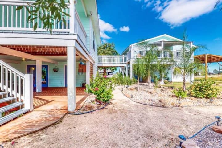 Salty Lime! Waterfront In Rockport! - Rockport, TX