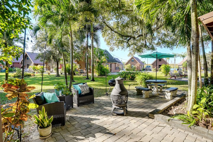 Lake Okeechobee Dockside Cabin W/ Pool Access - The Bahamas