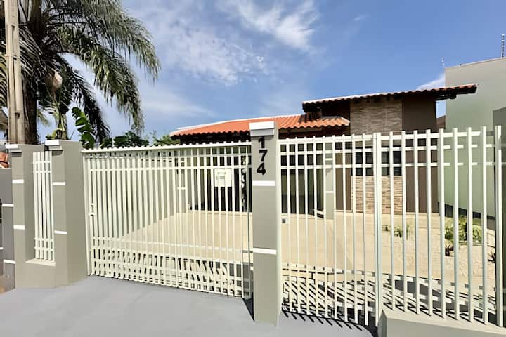 Casa Linda E Espaçosa + Ar Cond E 2 Vagas - Ourinhos