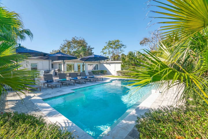 Poolside Palms | Team Joseph Ellen - Jacksonville Beach, FL