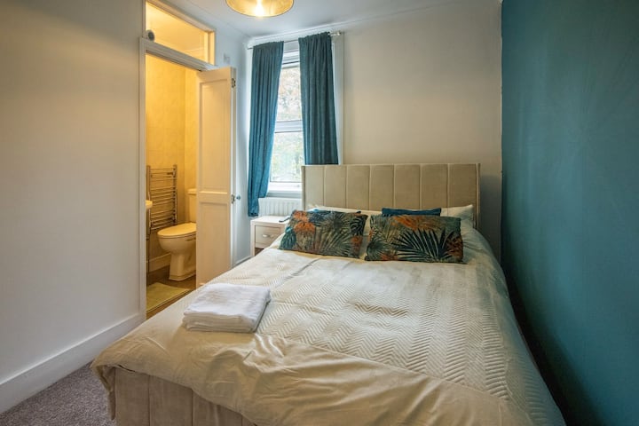 City-centre 2-bed • Near Uni & Station - Royal Tunbridge Wells