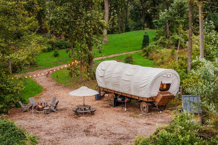 Covered Wagon With Valley View, Sleep 4 - Strasburg, PA