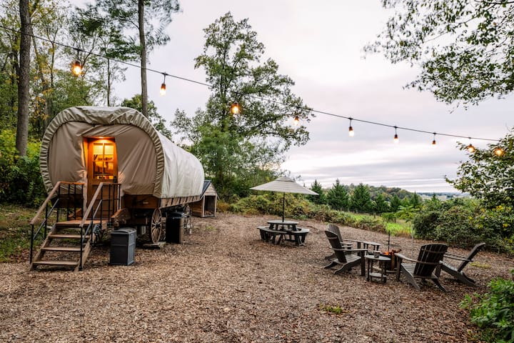 Covered Wagon With Valley View, Sleep 4 - Strasburg, PA