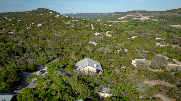 Ladera Vista - Spacious Home With A Great View! - Concan, TX