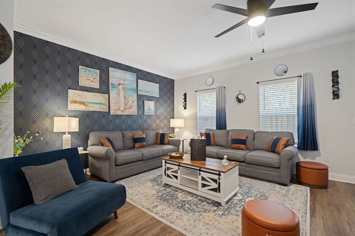 Coastal 2 Story Townhouse W/ Pool & Patio, - Navarre, FL