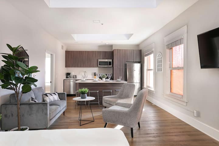 Chic 2br Suite In Historic Building | Walkscore 99 - 코로나도 섬