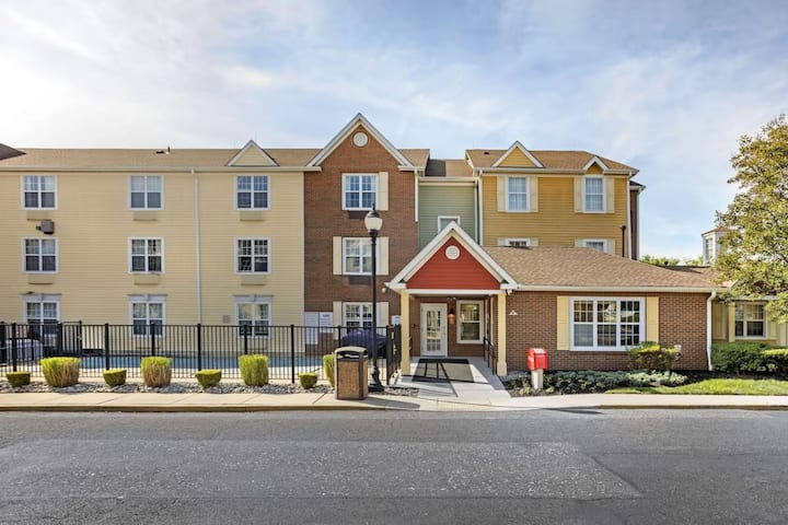 Your Home Base Near Philly + Free Parking. Kitchen - Cherry Hill, NJ