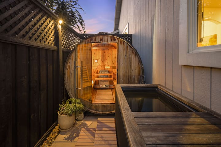 Sauna Ice Bath Putting Green 3-bedroom Home - Healdsburg, CA