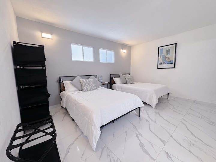 Big Quadruple Suite Near The Hotel Zone - Cancún