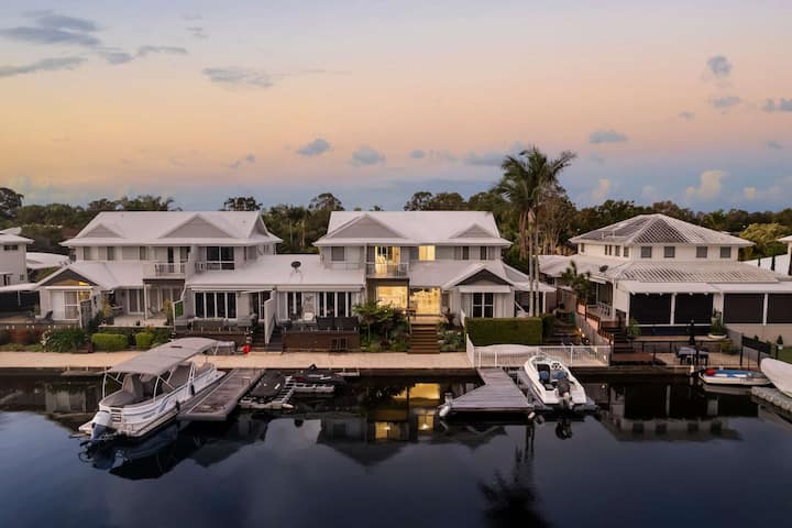 Sunseeker Sanctuary - Waterfront Noosa Townhouse - Noosa