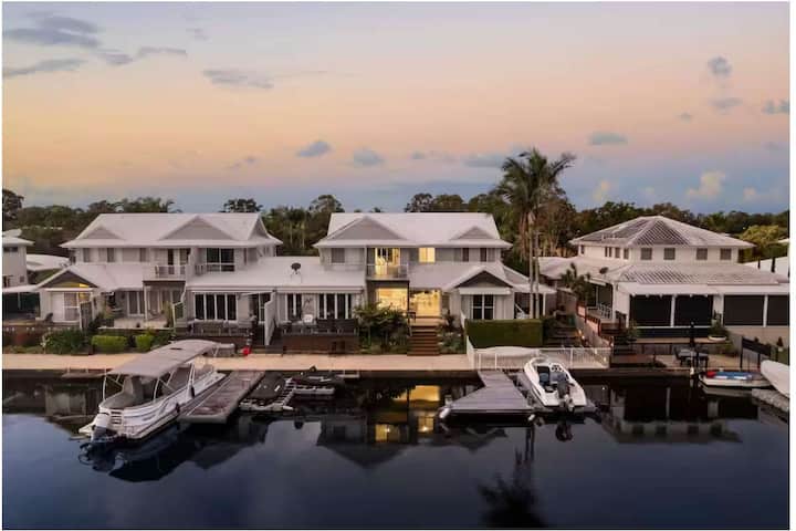 Sunseeker Sanctuary - Waterfront Noosa Townhouse - 努沙