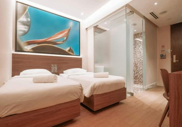 Deluxe Twin Room, In Well Located & Central Bugis - Singapore