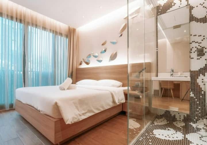 Premier King Room In Bugis, Retail & Food Heaven - Singapore