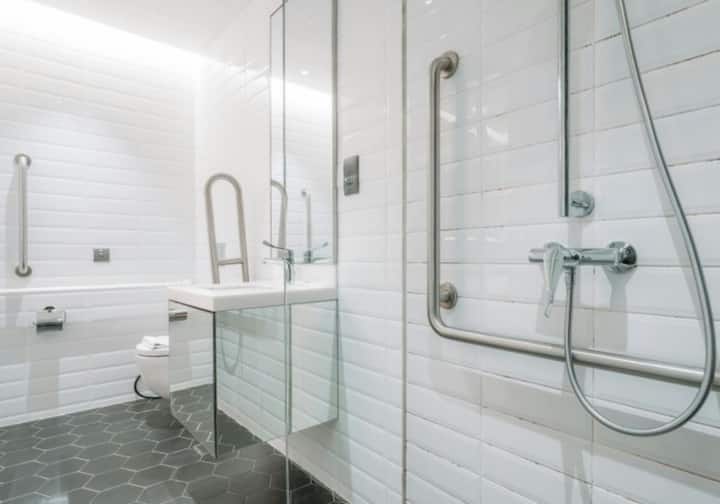 Deluxe Double Room In Bugis, Retail & Food Heaven - Singapore