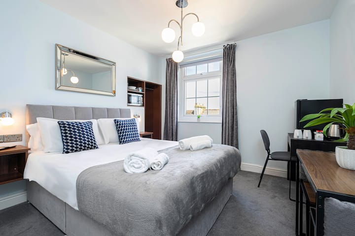 Superior King Room @ Ocean Stays By Smart Welcomes - Plymouth