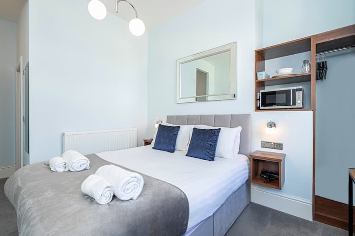 Double Room @ Ocean Stays By Smart Welcomes - Plymouth