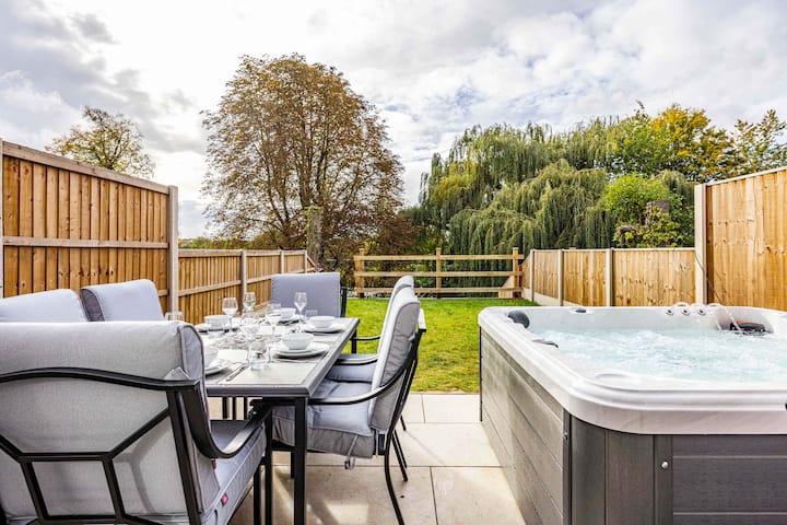 River, Hot Tub, Fishing, Games, Elvaston Castle - Derby, UK