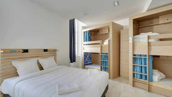 The People Hostel Marseille - Family Room 6 People - Marseille