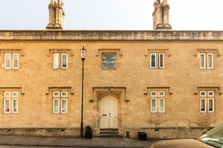 Modern Luxury At St Catherine's - Sleeps 28! - Bath