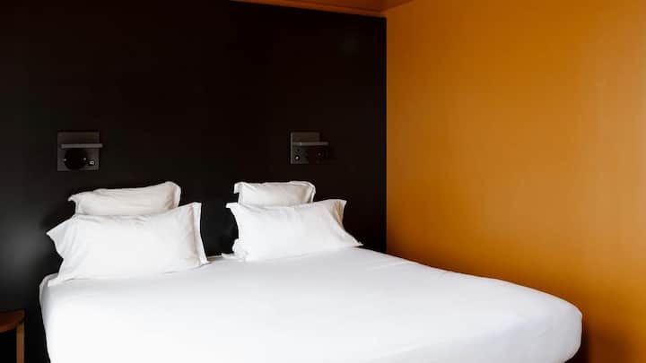 The People Lyon- Double/twin Room With Hill View - Lyon