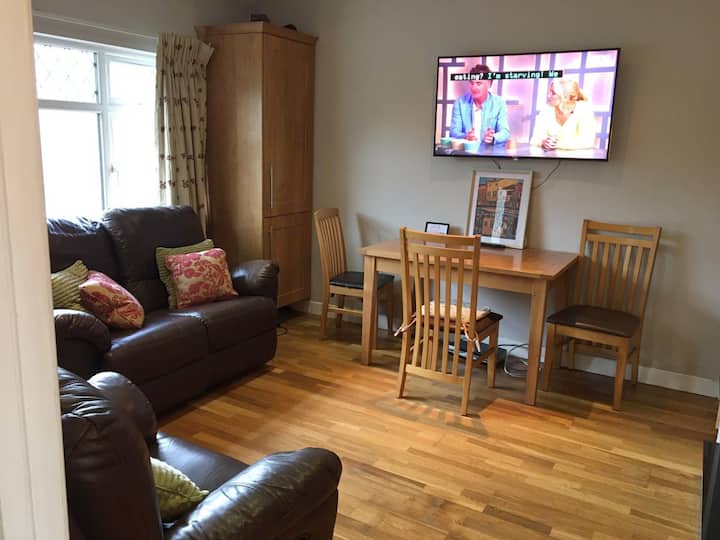 Limerick 2 Bedroom Apartment - Sleeps 4 - Newcastle West