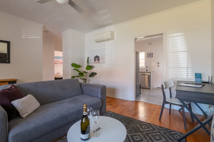 Gem Apartment 4 - Courtyard I Beach I Wifi I Cafes - Adelaide