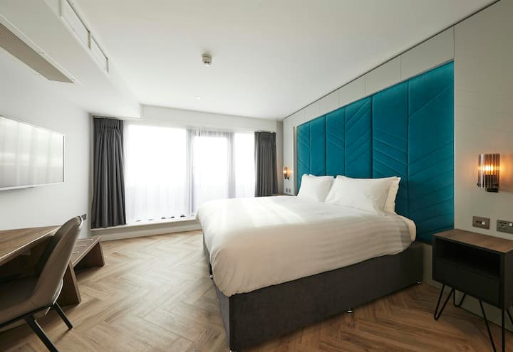 Signature Split-level Loft Apartment - York