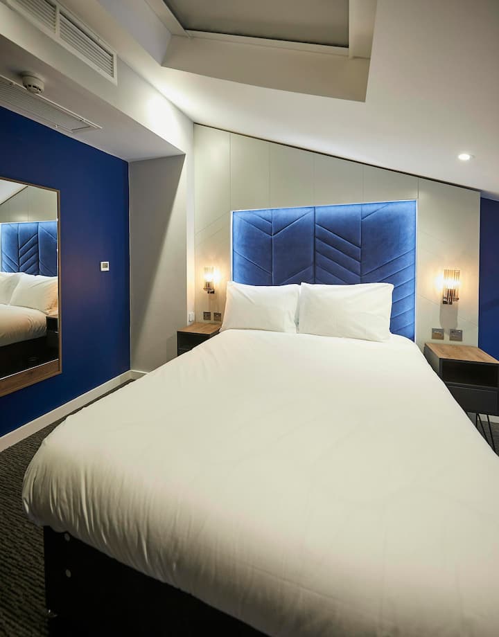 Great Location, Balcony & Views - York