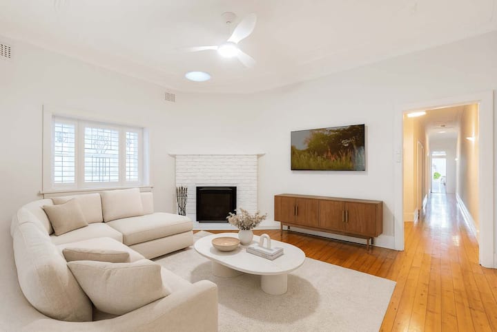 Bondi Beach Home For 10 W/ Terrace & 2-car Parking - Coogee