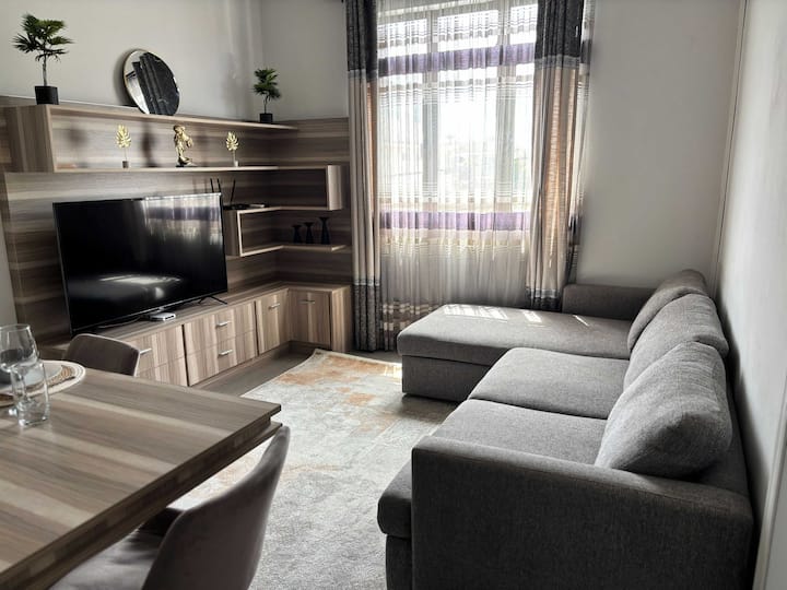 Cozy 2-bedroom Apt, 2min Walk To Beach - Maurice