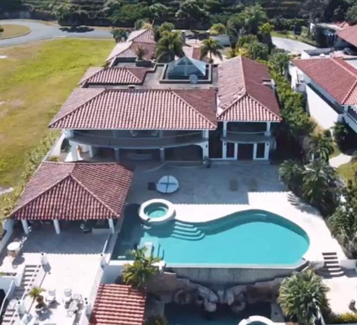 Villa Vita Oceanfront Mansion - Panama