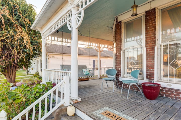 2 Blocks To Ohio River! Historic Victorian Gem - Point Pleasant, WV