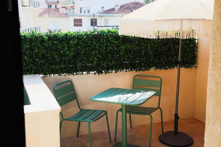 Suite Cigale Jaune Avec Terrasse/piscine à Antibes - Antibes