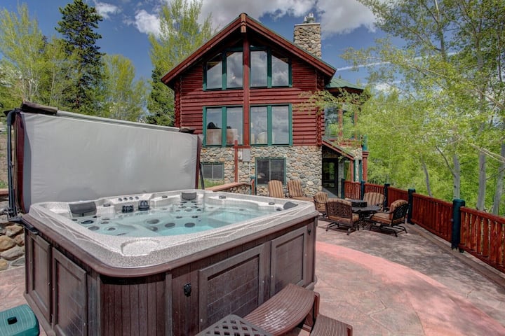 Lincoln Lodge | Log Cabin, Mountain Views, Hot Tub - Silverthorne, CO