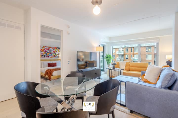 Contemporary Apartment | Free Parking In Mtl - Montreal