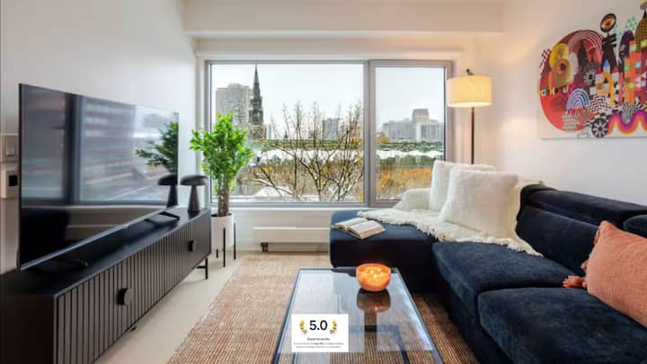 Urban Comfort In Mtl | Parking & Terrace Access - Montreal