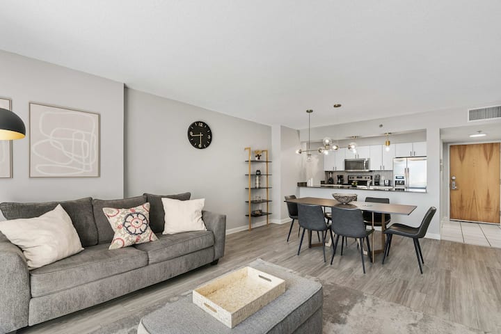 Stylish Brickell Stay With Ocean Views & Pool - Miami, FL