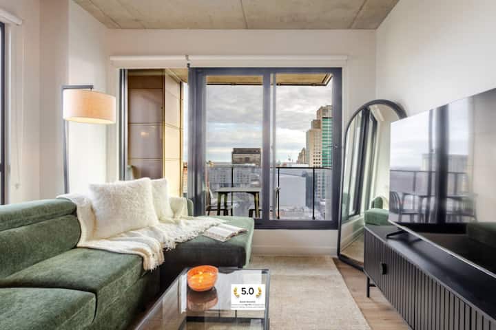 Modern Downtown Loft | Parking Included - Montreal