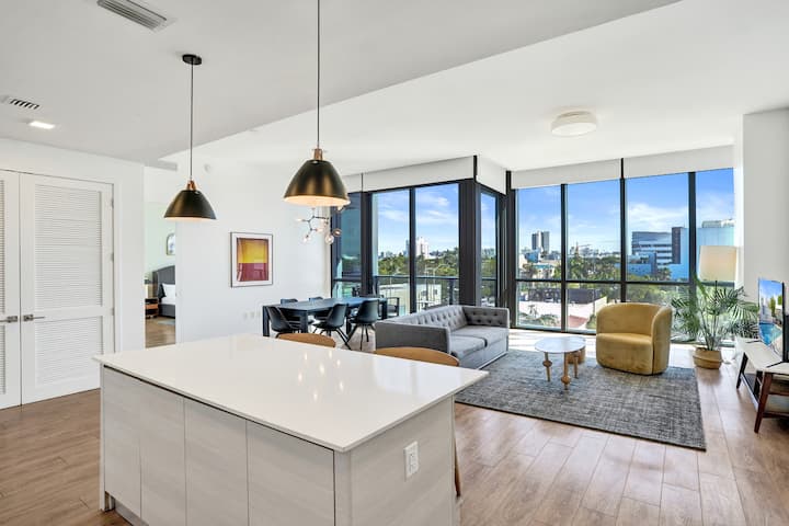 17west | Spacious 2br Apartment With Balcony - 411 - South Beach, FL