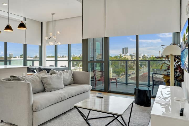 17west | Spacious 2br Apartment With Balcony - 410 - Miami Beach, FL