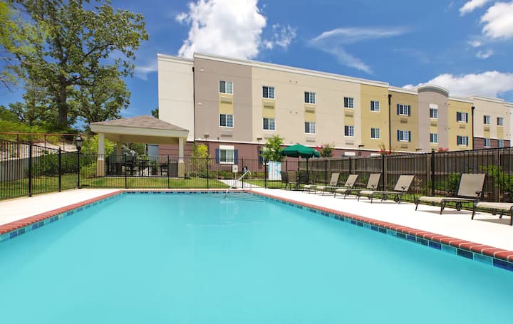3 Fully Equipped Suites Near Popular Hot Springs - Hot Springs, AR